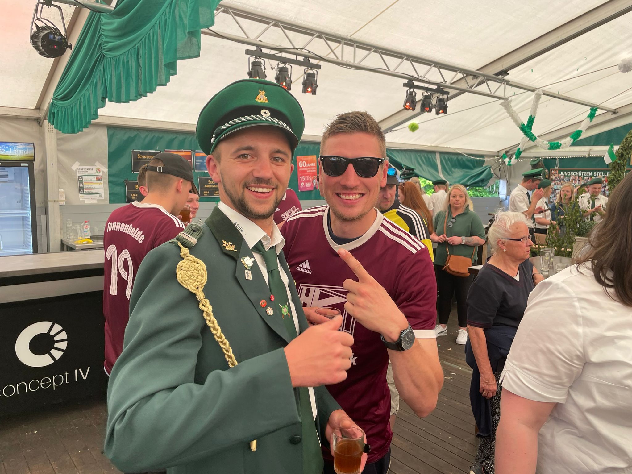 Eintracht-Spieler Eike Stratmann ist Jungschützenkönig in Stelle ...